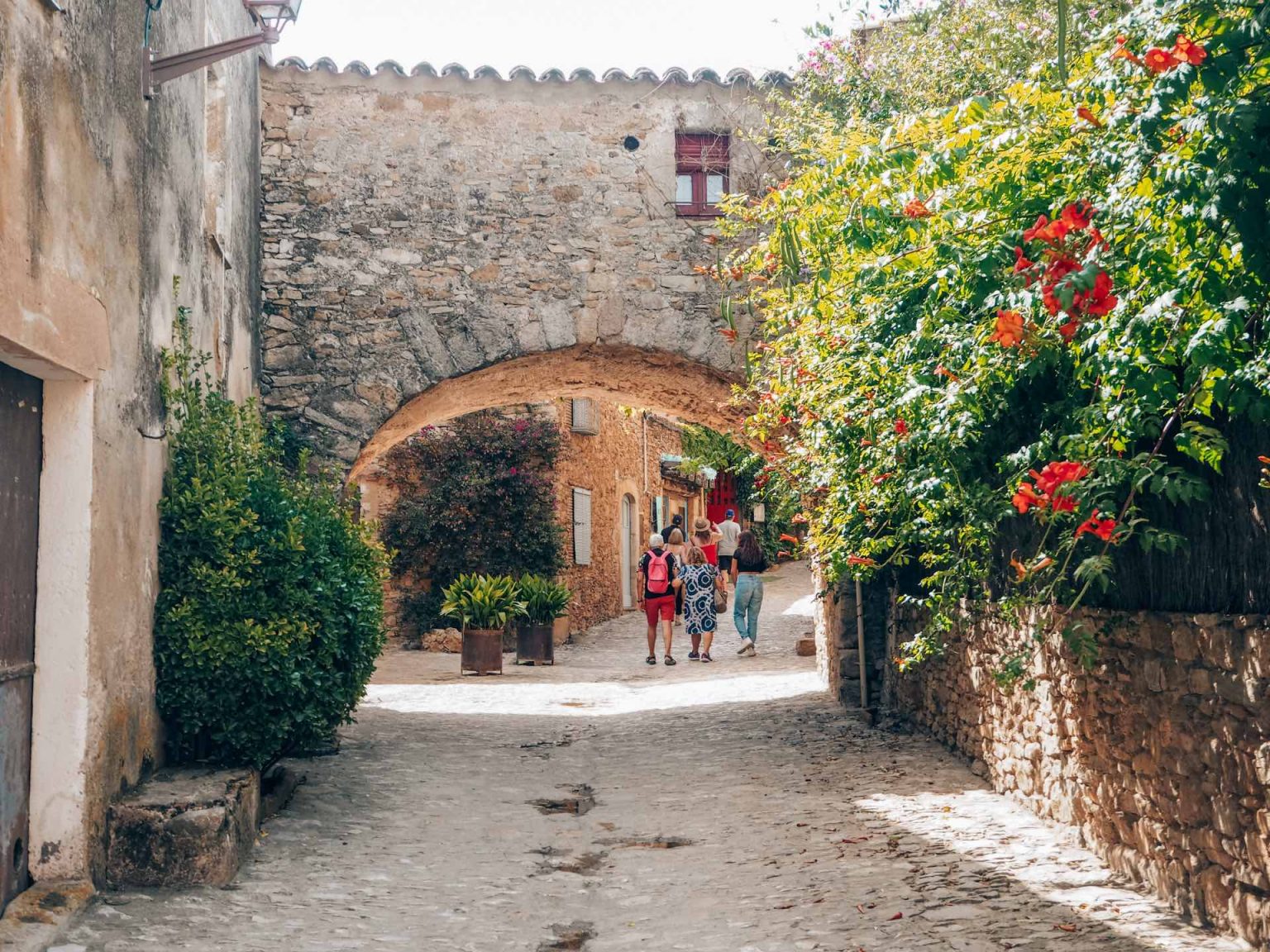 10 imprescindibles que ver en Peratallada | Travelling to live