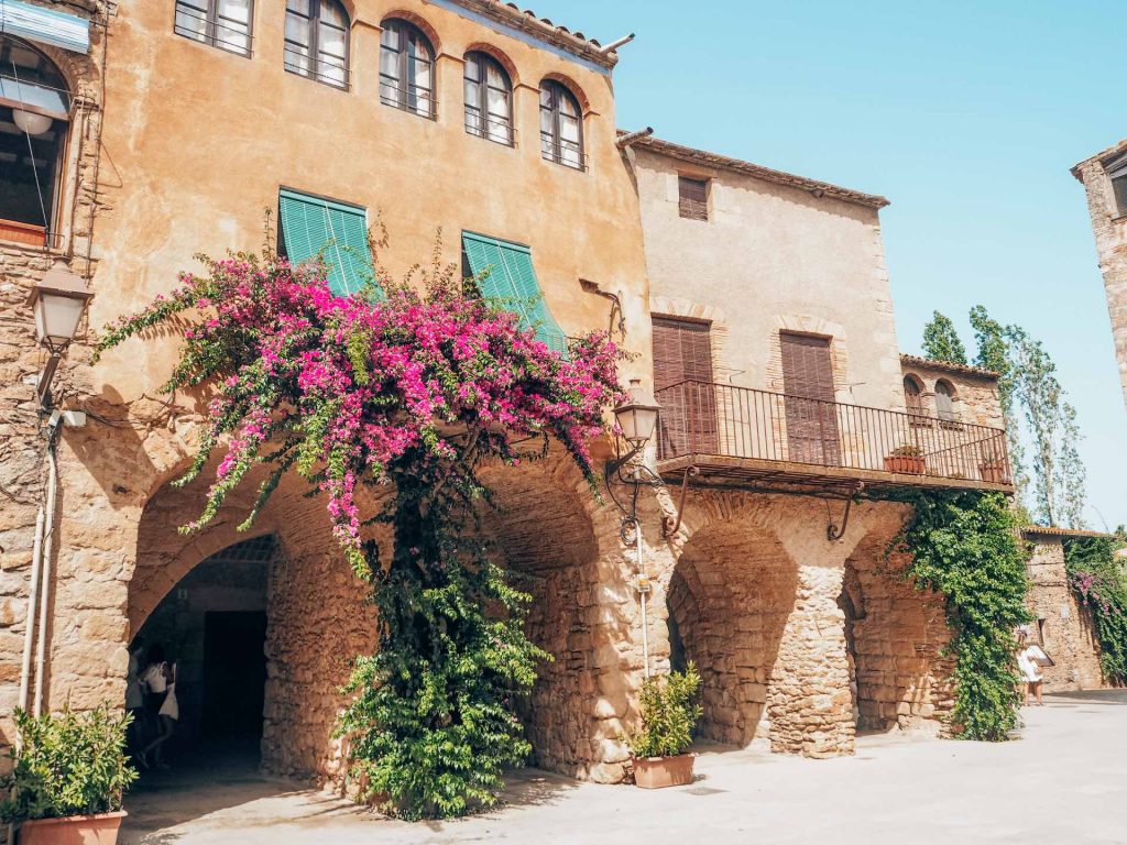 10 imprescindibles que ver en Peratallada | Travelling to live