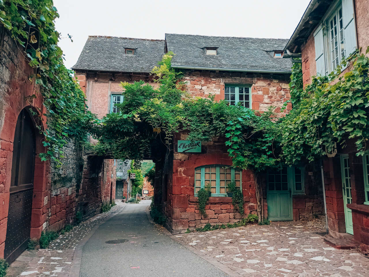 Qué ver en Collonges La Rouge, un pueblo diferente en Midi-Pyrénées ...